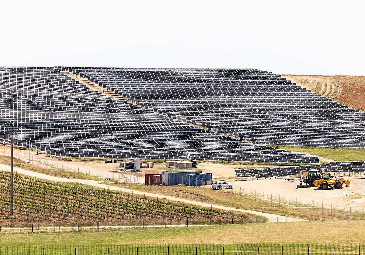 Licitadas las obras de implantación de energía fotovoltaica en el Canal del Páramo | El Norte de ...
